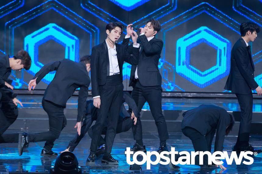 [UHD포토] 뉴이스트W(NU`EST W) 렌-백호, ‘시선 강탈하는 퍼포먼스’ (가온차트) - 정송이 기자 - 톱스타뉴스