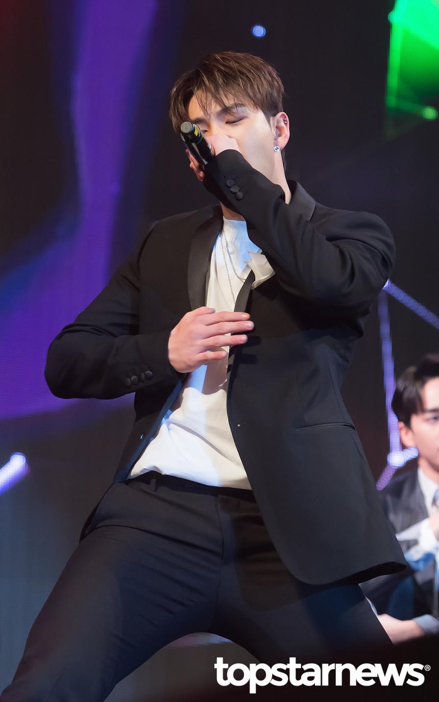 [HD포토] 뉴이스트W(NU`EST W) 백호, ‘섹시함이란 이런 것’ - 정송이 기자 - 톱스타뉴스