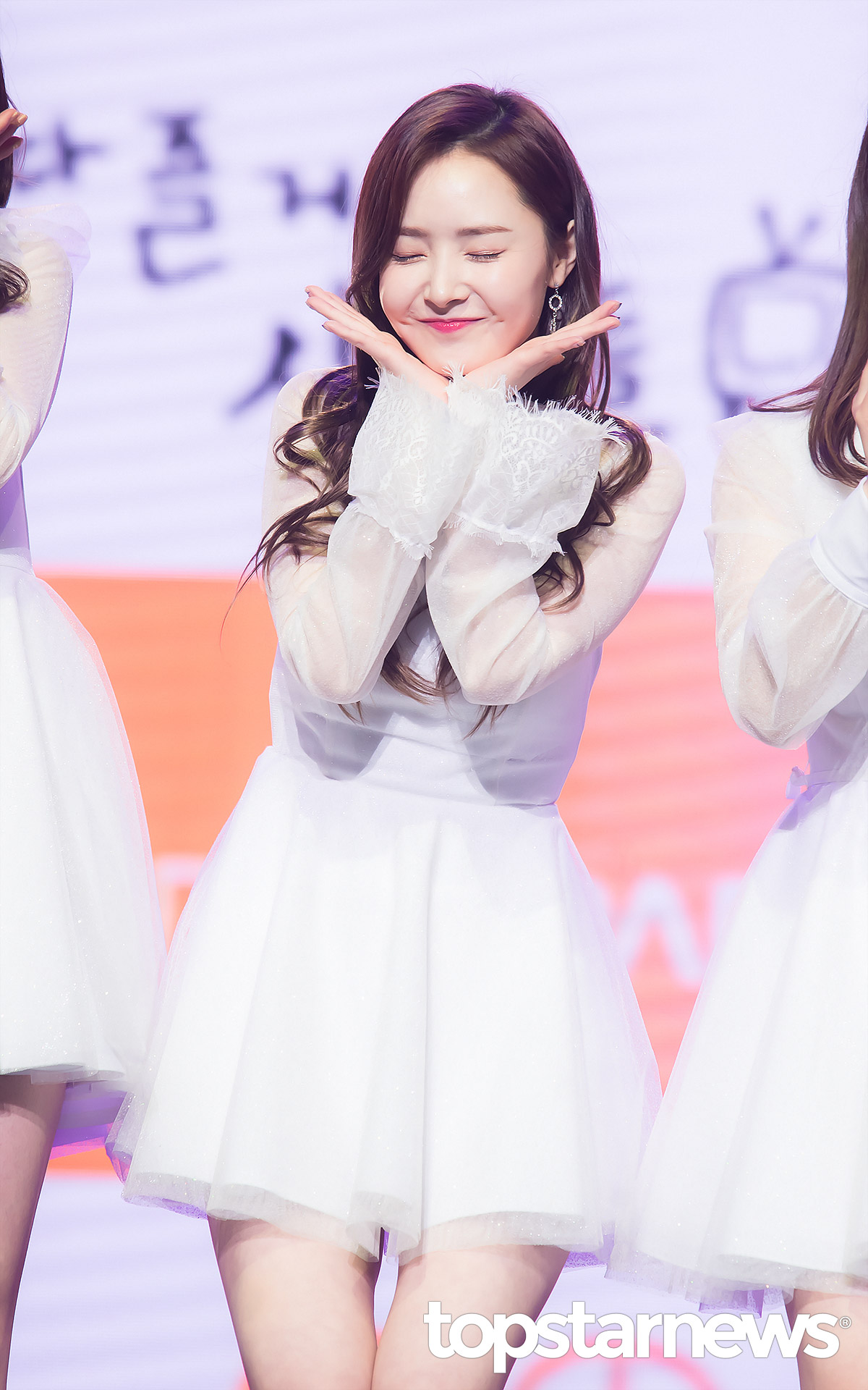 [HD포토] 유니티(UNI.T) 우희, ‘우희 꽃이 피었습니다’ (더유닛) - 정송이 기자 - 톱스타뉴스