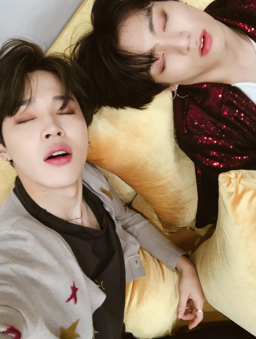 방탄소년단 Bts 지민 정국 귀염 셀카…‘선풍기보다 작은 얼굴은 덤 안윤지 기자 톱스타뉴스