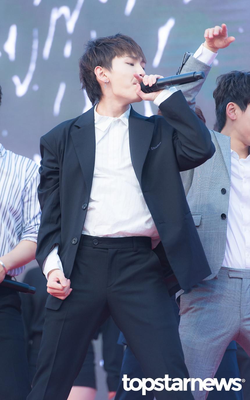 [UHD포토] 비투비(BTOB) 정일훈, ‘베일 것 같은 턱선’ - 정송이 기자 - 톱스타뉴스