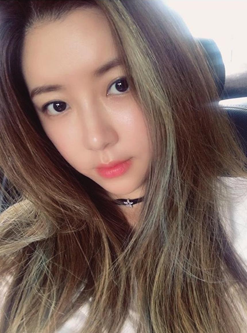 H.O.T 팬 인증한 박한별, 밝게 염색한 머리와 함께 “젊은이 다움” - 강소현 기자 - 톱스타뉴스