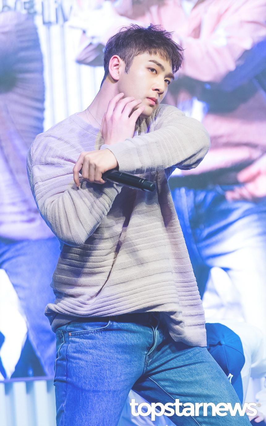 [HD포토] 뉴이스트W(NU’EST W) 백호, ‘섹시한 눈빛’ - 정송이 기자 - 톱스타뉴스