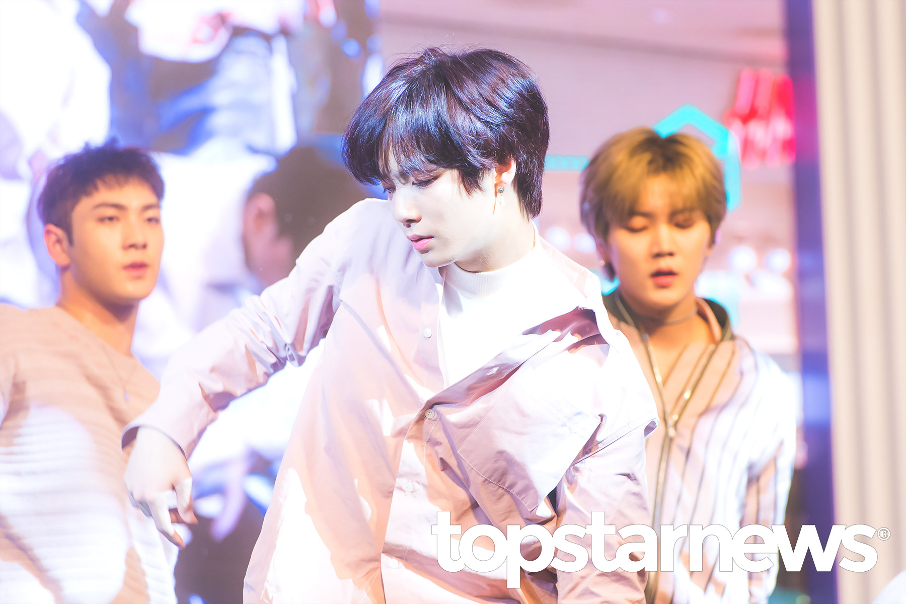 [UHD포토] 뉴이스트W(NU’EST W) JR, ‘인생이 리즈’ - 정송이 기자 - 톱스타뉴스