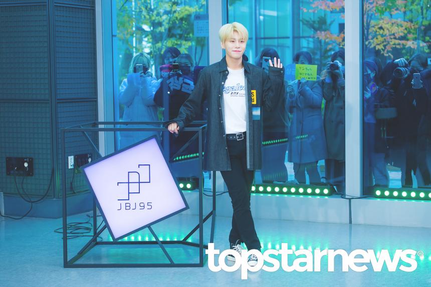 [UHD포토] 제이비제이95(JBJ95) 상균, ‘팬들과 함께 포토타임’ - 정송이 기자 - 톱스타뉴스