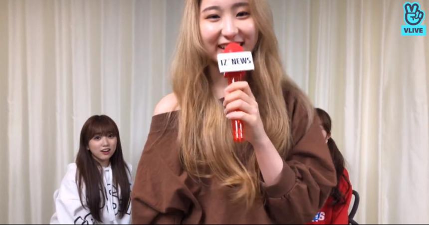 [브이앱] ‘아이즈원 뉴스’ 안유진, “관악중학교 3학년 3반 친구들 연락 좀 해라” - 이정범 기자 - 톱스타뉴스