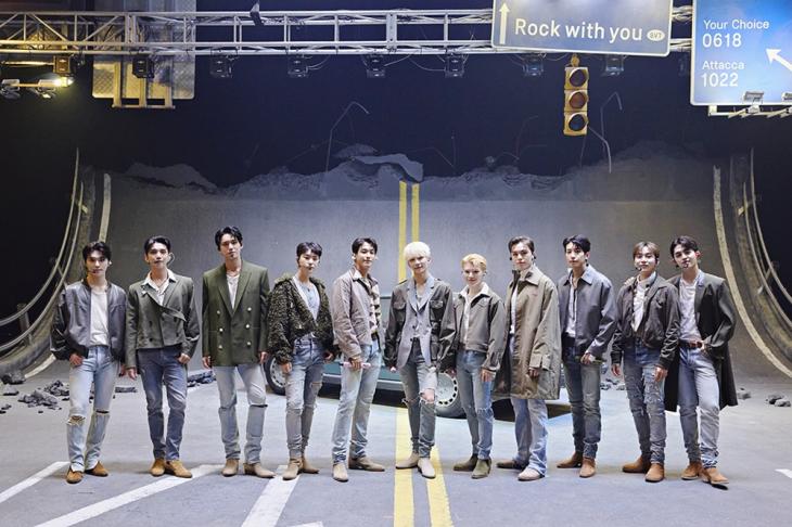 세븐틴, 美 ‘MTV Fresh Out Live’ 출연…쉴 틈 없는 퍼포먼스로 전 세계 홀릭 - 임경진 기자 - 톱스타뉴스