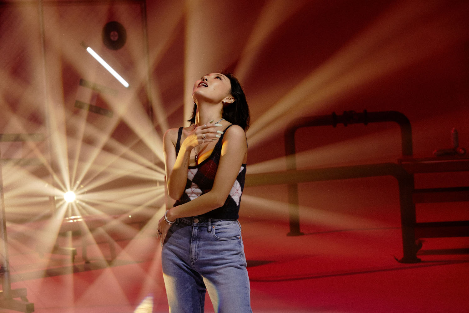 '힙 매력 폭발' 타미 진스 X 마마무(MAMAMOO) 화사, 플레이 타미(PLAY TOMMY) 공개 - 최소영 기자 - 톱스타뉴스