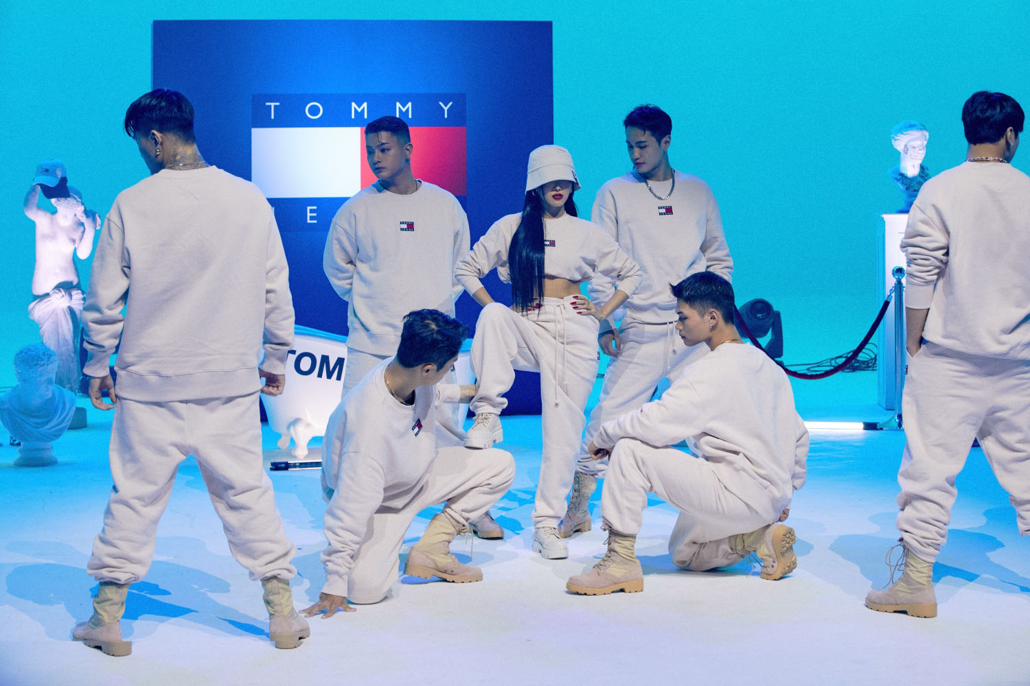 '힙 매력 폭발' 타미 진스 X 마마무(MAMAMOO) 화사, 플레이 타미(PLAY TOMMY) 공개 - 최소영 기자 - 톱스타뉴스