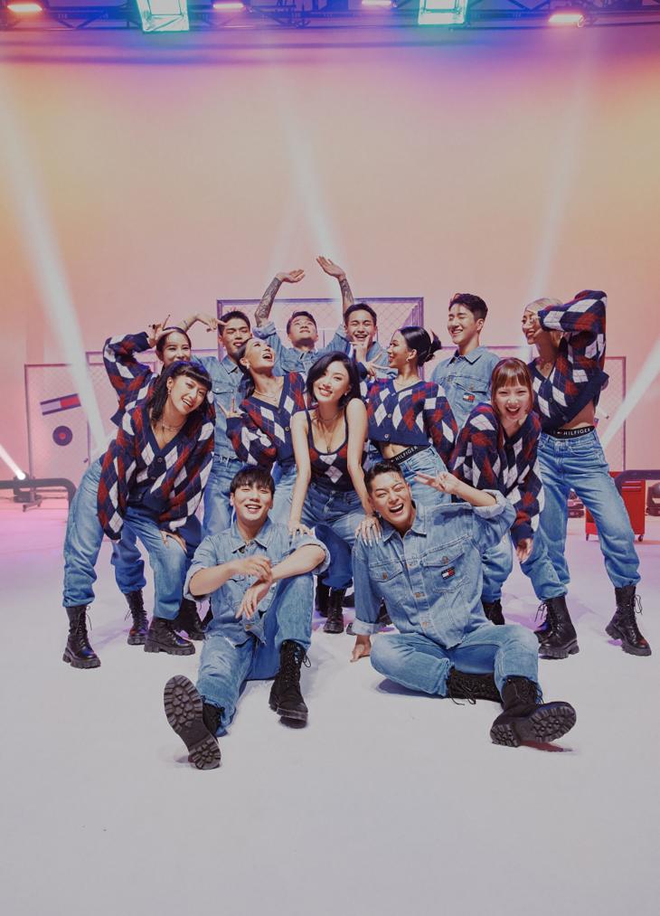 '힙 매력 폭발' 타미 진스 X 마마무(MAMAMOO) 화사, 플레이 타미(PLAY TOMMY) 공개 - 최소영 기자 - 톱스타뉴스