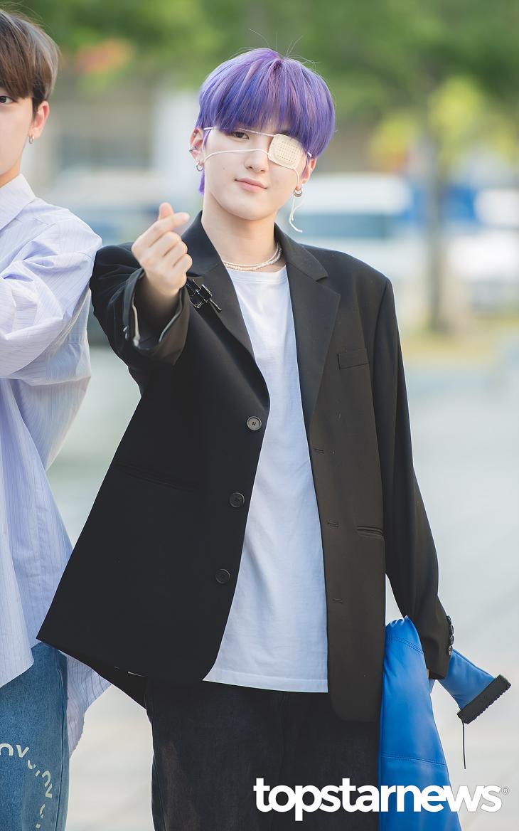 [HD포토] 싸이퍼(Ciipher) 현빈, ‘애정 가득한 하트’ (웬디의 영스트리트 출근길) - 최규석 기자 - 톱스타뉴스