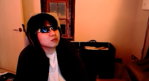 "한달 전으로 돌아가고 파" 유튜버 랄로, 코인 투자 실패 후 심경 - 유혜지 기자 - 톱스타뉴스