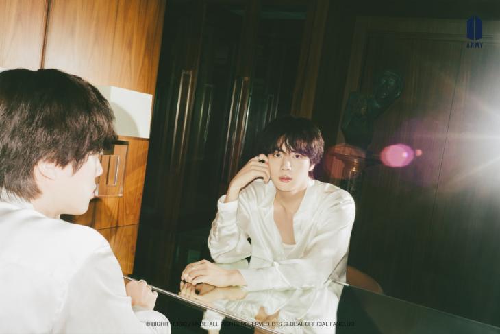 ″Jin is Visual King♥Beautiful Visuals″ 방탄소년단 진, '조각상 옆 더 눈부신 조각상' 몽환적인 ...
