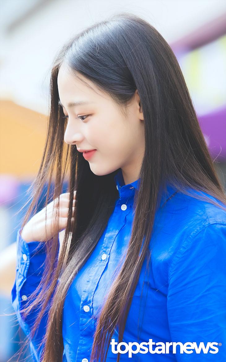 [HD포토] 뉴진스(NewJeans) 민지, ‘CG로 만든듯한 옆모습’ (뮤직뱅크 출근길) - 최규석 기자 - 톱스타뉴스