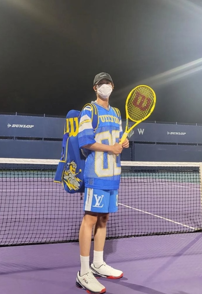 "Tennis Prince Jin" 방탄소년단 진에게 뜨거운 손키스 날린 미니언스 공계 '美의 남신' - 황선용 기자 - 톱스타 ...