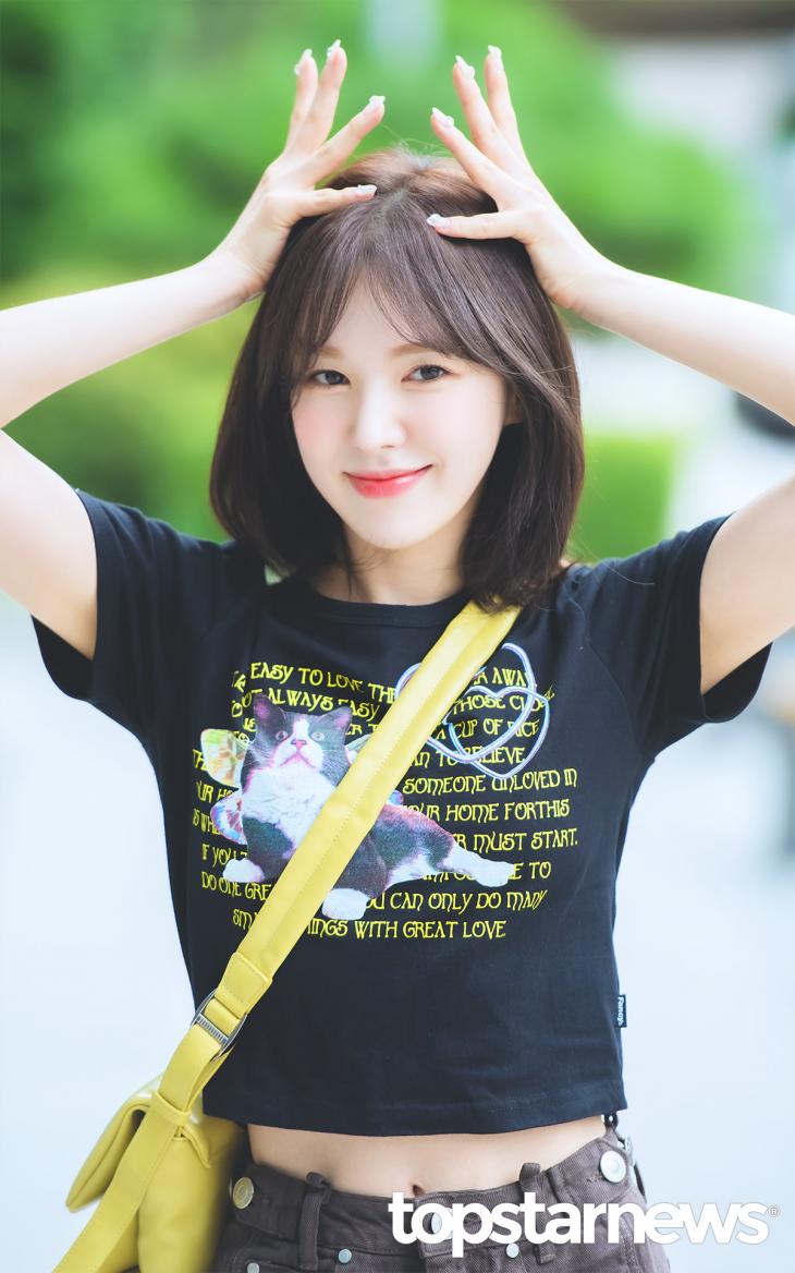 [HD포토] 레드벨벳 웬디, ‘드라이브퀸 Wendy Shon’ (웬디의 영스트리트 출근길) - 최규석 기자 - 톱스타뉴스