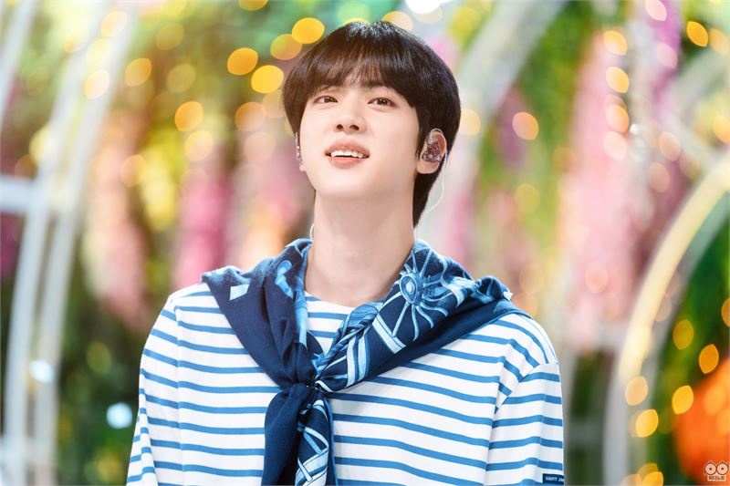 'Vocal king' 방탄소년단 진, 빌보드 핫 트렌딩 송즈 'Yours' 42주, '슈퍼 참치' 38주 연속 차트인 ..최정상 솔로 아티스트 JIN의 롱런 파워 ...