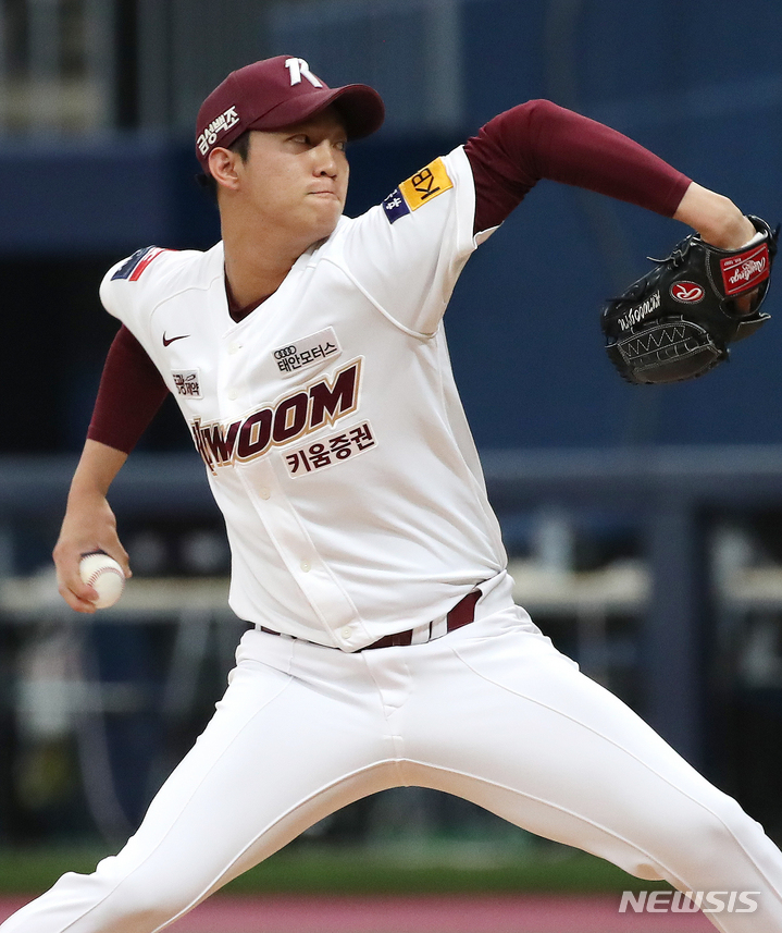 고우석·양의지·피렐라, KBO 8월 MVP 후보 선정 - 편집팀 기자 - 톱스타뉴스