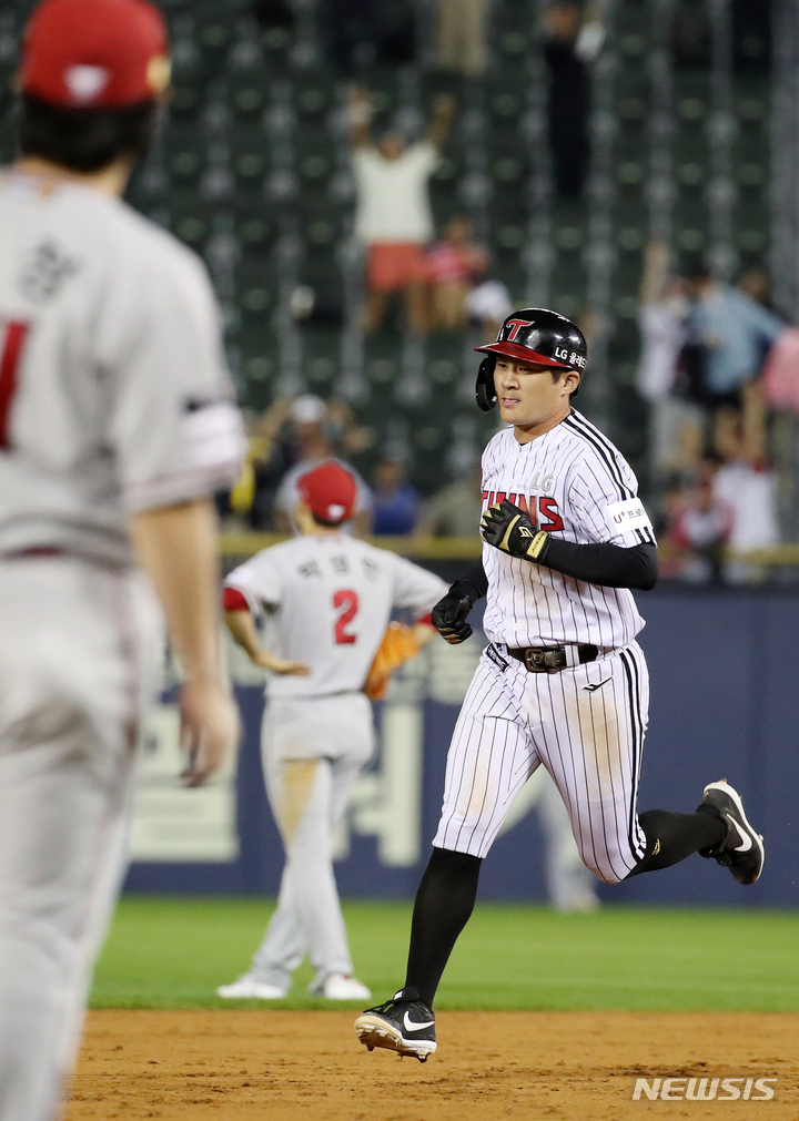 '미리 보는 KS' SSG, 홈런 3방 작렬…2위 LG와 5G 차 - 편집팀 기자 - 톱스타뉴스