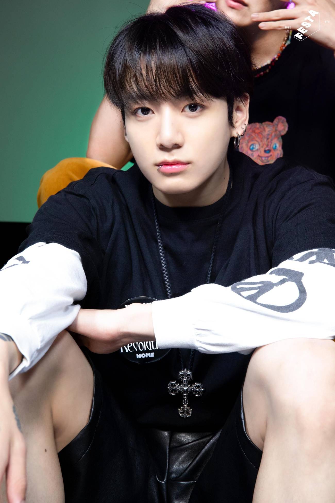 눈만 봐도 방탄소년단 정국 아이유 콘서트 관람 열중 목격담 뜨거운 화제 컬래버 소취 열띤 반응 황선용 기자