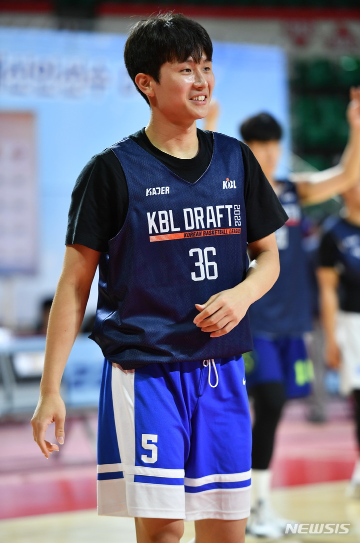 양준석·박인웅 등 KBL 유소년 클럽 출신 7명, 드래프트 지명받아 - 편집팀 기자 - 톱스타뉴스