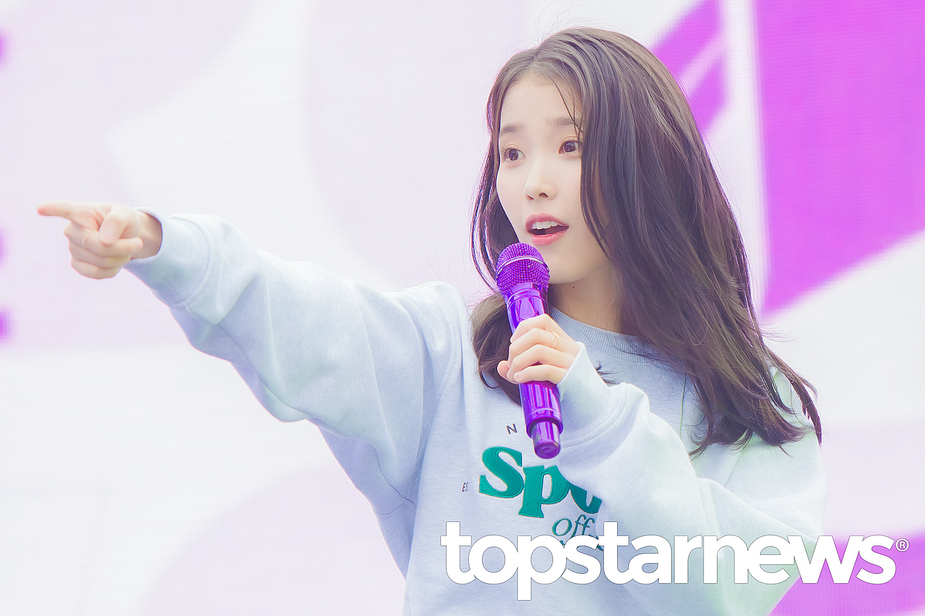 [UHD포토] 아이유(IU), ‘팬에게 삿대질 하는 연예인’…‘오히려 좋아’ (뉴발란스 런온 서울 우먼스) - 최규석 기자 - 톱스타뉴스