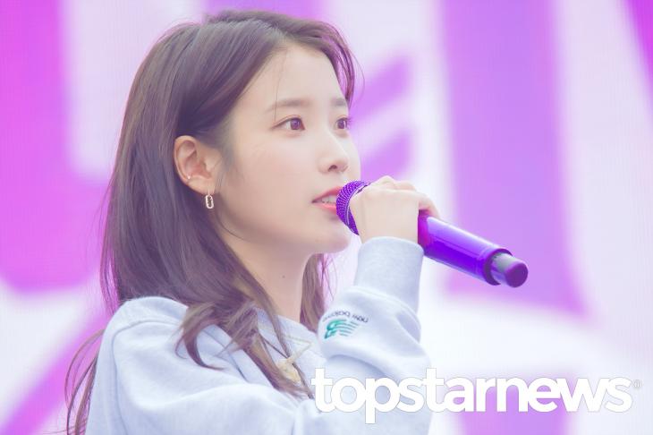 [UHD포토] 아이유(IU), ‘띄어쓰기없이보낼게사랑인것같애’ (뉴발란스 런온 서울 우먼스) - 최규석 기자 - 톱스타뉴스