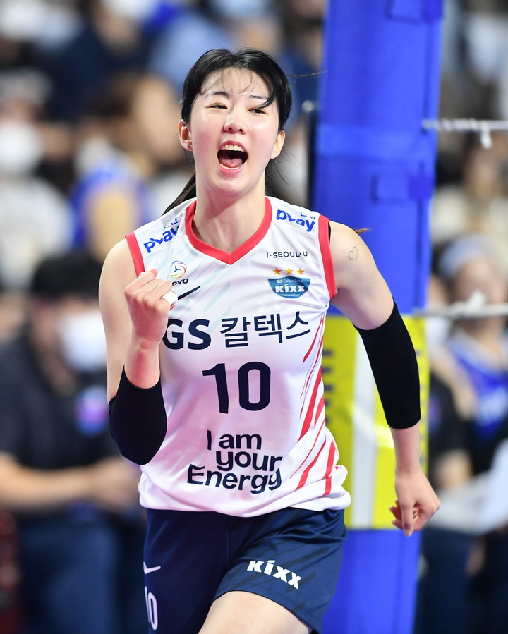 GS칼텍스, 시즌 첫 경기서 IBK기업은행 완파…모마 18점 - 편집팀 기자 - 톱스타뉴스