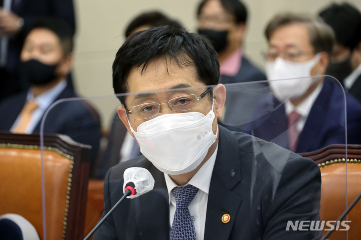 김주현 "올해 말 대형조선사 2곳에 50억불 RG발급" - 편집팀 기자 - 톱스타뉴스