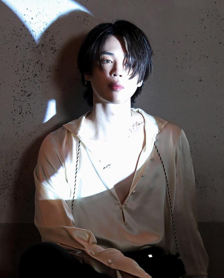 '21세기 美의 기준' 방탄소년단 지민, 동서양 넘나드는 성별 초월 아름다움..명작 'MUSE JIMIN' - 황선용 기자 ...