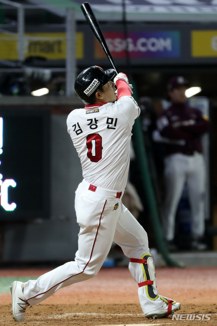 [KS]'김강민 끝내기 홈런' SSG, 우승 '8부 능선 넘었다' - 편집팀 기자 - 톱스타뉴스