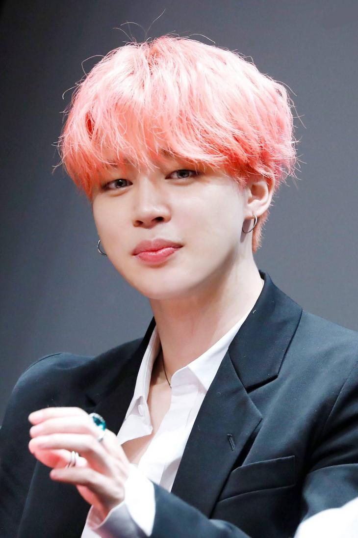 비활동기에도 열도 장악한 지민 파워…방탄소년단 지민 만지고 싶은 복근·니트 찰떡 소화·좋아하는 헤어컬러 K팝 男