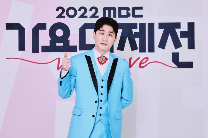 [HD포토] 영탁, ‘멋쟁이 신사탁’ 하늘색 수트로 매력적인 비주얼 뽐내 (2022 MBC 가요대제전) - 황선용 기자 - 톱스타뉴스