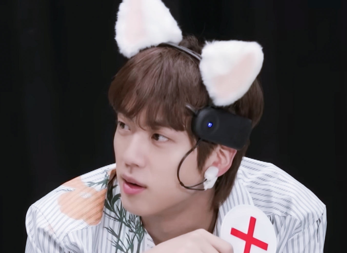 Icon Of Pure 방탄소년단 진 달방 채운 청순함의 대명사 ‘한계 없는 잘생김 황선용 기자 톱스타뉴스