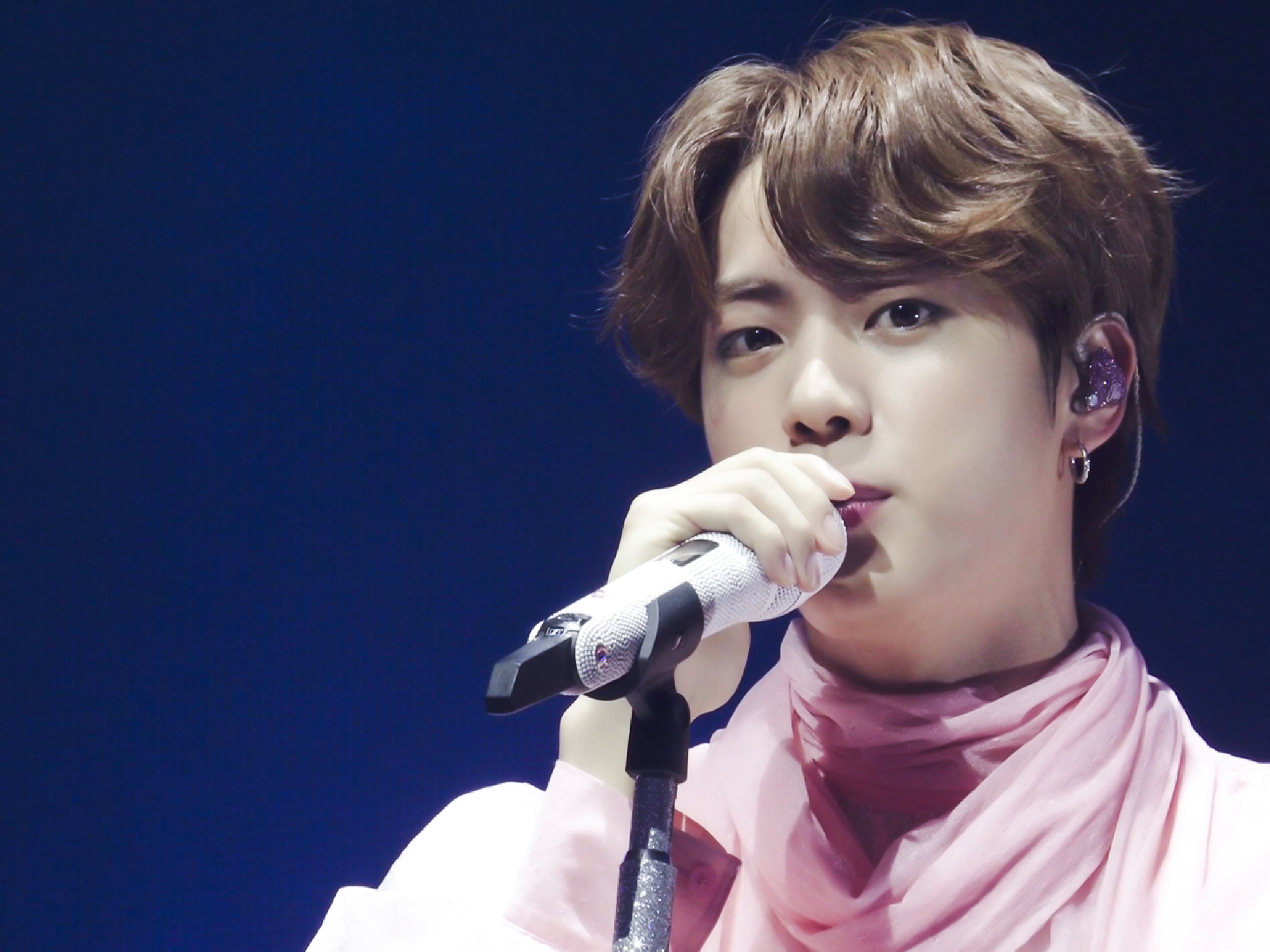 [bts News] 지구와 달처럼 방탄소년단 진 솔로곡 Moon 3주년 전 세계 축하 물결 황선용 기자 톱스타뉴스