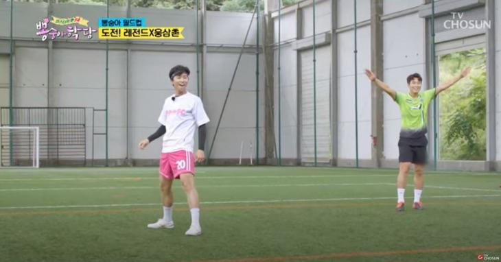 임영웅 시리즈, '환상의 발리슛' 날리는 히어로…이동국 "이 정도면 축구 프로선수야 백점!" [다시 보러歌웅 ] - 장지우 기자 ...