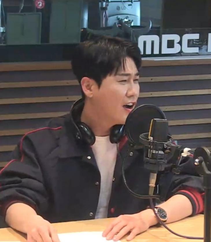 영탁, '두시의 데이트' 두뎅이 대표로 출연해서 센스만점 입담으로 배꼽가출 - 조양경 기자 - 톱스타뉴스