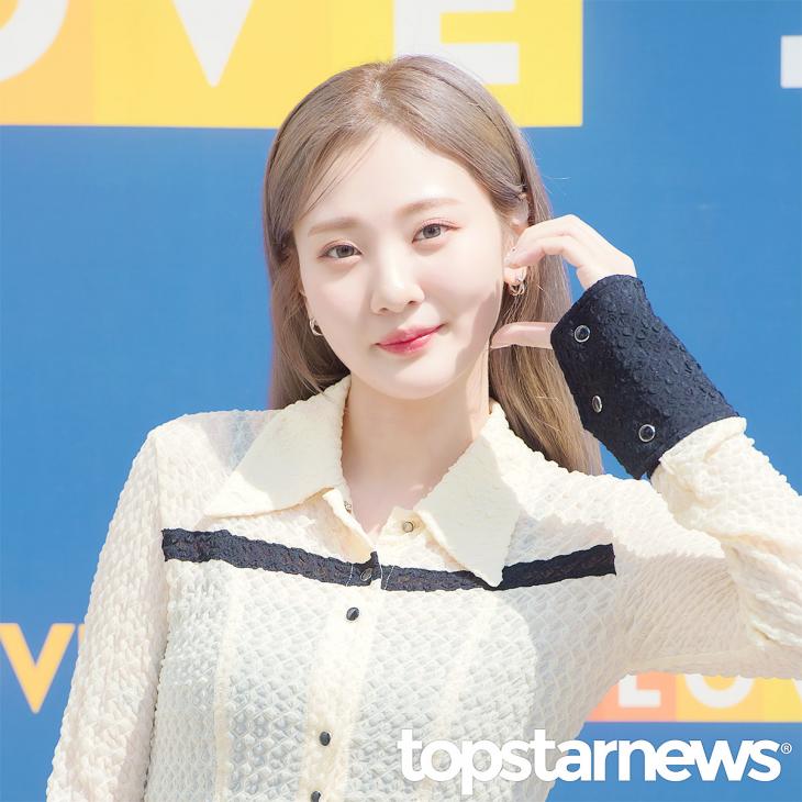 볼빨간사춘기 안지영, ‘볼빨간사춘기의 볼하트요’ (두시탈출 컬투쇼 출근길) [HD포토] - 최규석 기자 - 톱스타뉴스