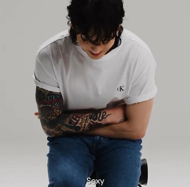 [BTS News] 방탄소년단 정국, CK 밸런스 게임 인터뷰 "긴머리·섹시·노래·투어"→'섹시큐티' 매력X'본투비 싱어' 면모 ...