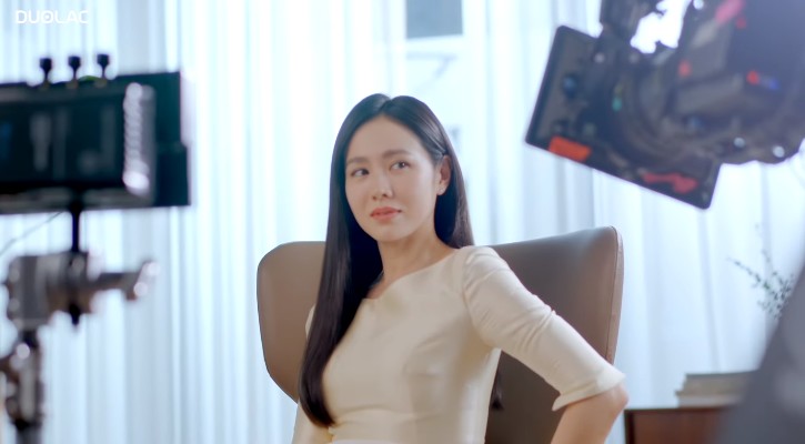 '현빈♥' 손예진, 출산 후 첫 공식 활동…CF촬영 현장 공개 - 노지현 기자 - 톱스타뉴스