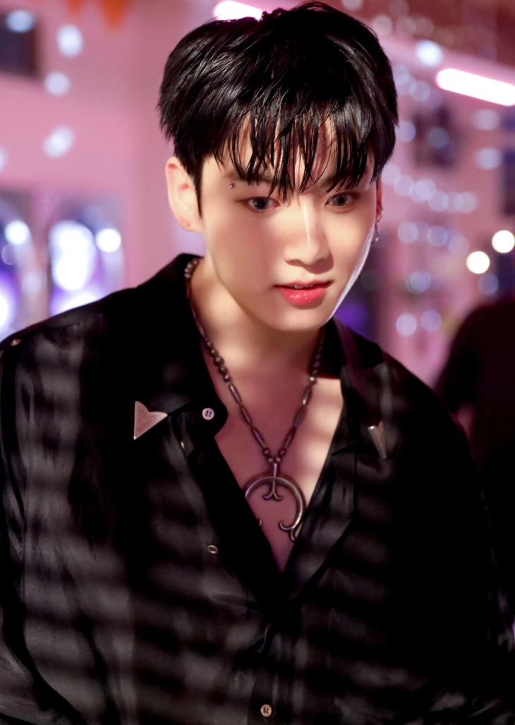 [bts News] 방탄소년단 정국 스포티파이 글로벌 차트 단일곡으로 300일 진입→k 팝 솔로 가수 최초•최장 신기록