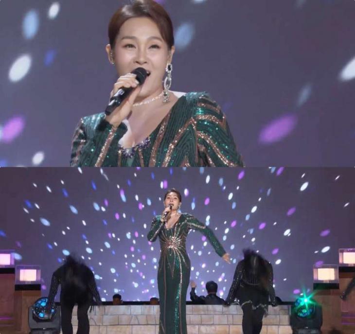 ‘가요무대’ 가수 박주희, ‘자기야’ 부르며 우아한 자태 뽐내 ‘눈길’ - 장필구 기자 - 톱스타뉴스