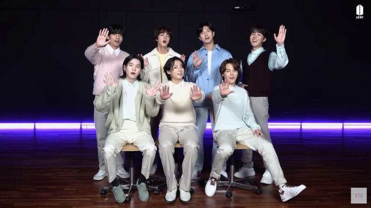 방탄소년단(BTS), 공식 팬덤 아미 리뉴얼 공지…완전체 모습 눈길 - 오서린 기자 - 톱스타뉴스