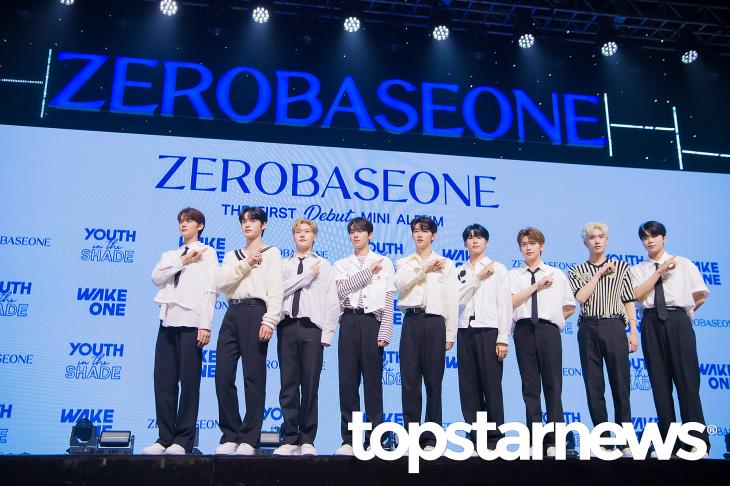 포토타임 갖는 제로베이스원(ZB1) (In Bloom 쇼케이스) [HD포토] - 최규석 기자 - 톱스타뉴스