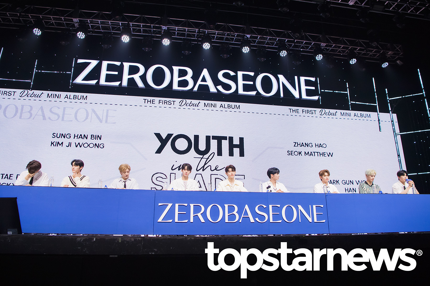 기자간담회 진행 중인 제로베이스원(ZB1) (In Bloom 쇼케이스) [HD포토] - 최규석 기자 - 톱스타뉴스