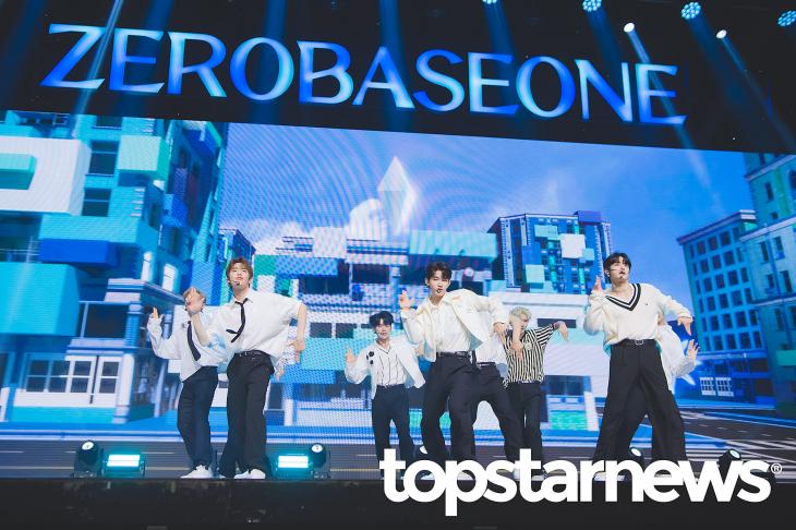 제로베이스원(ZB1), ‘둠칫둠칫’ (In Bloom 쇼케이스) [HD포토] - 최규석 기자 - 톱스타뉴스