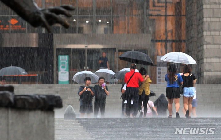 다시 장마…내일과 모레 이틀간 수도권 최대 250㎜ '물폭탄'(날씨) - 김명수 기자 - 톱스타뉴스