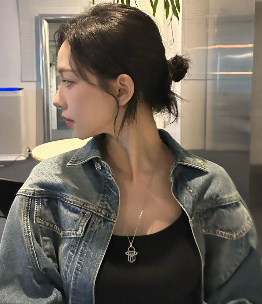 카리나, 머리 대충 묶었는데도 여신 미모 뽐내는 일상 공개 - 정은영 기자 - 톱스타뉴스