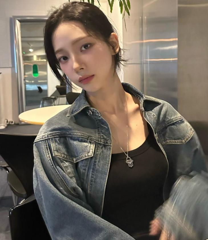 카리나, 머리 대충 묶었는데도 여신 미모 뽐내는 일상 공개 - 정은영 기자 - 톱스타뉴스