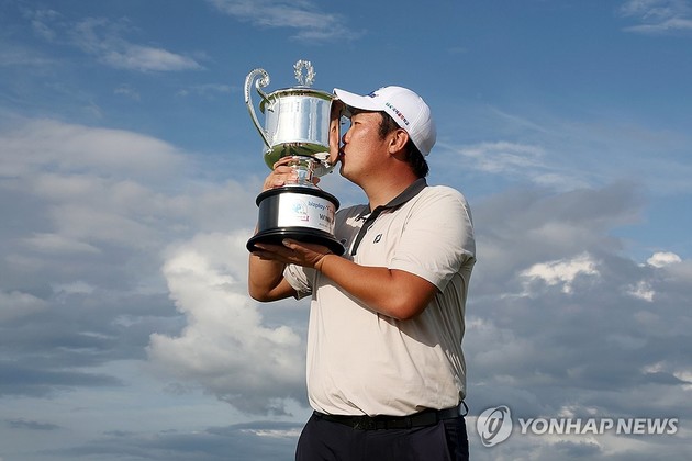 '매립지 코스 전문' KPGA 2년차 김찬우, 34년 만에 36홀 챔피언(종합) - 편집팀 기자 - 톱스타뉴스
